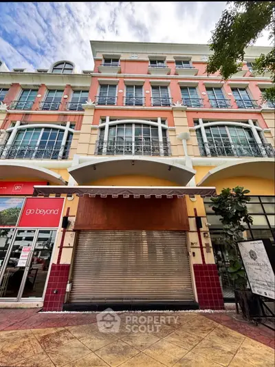 5-BR Townhouse for rent, ฿60,000/month, near BTS Surasak